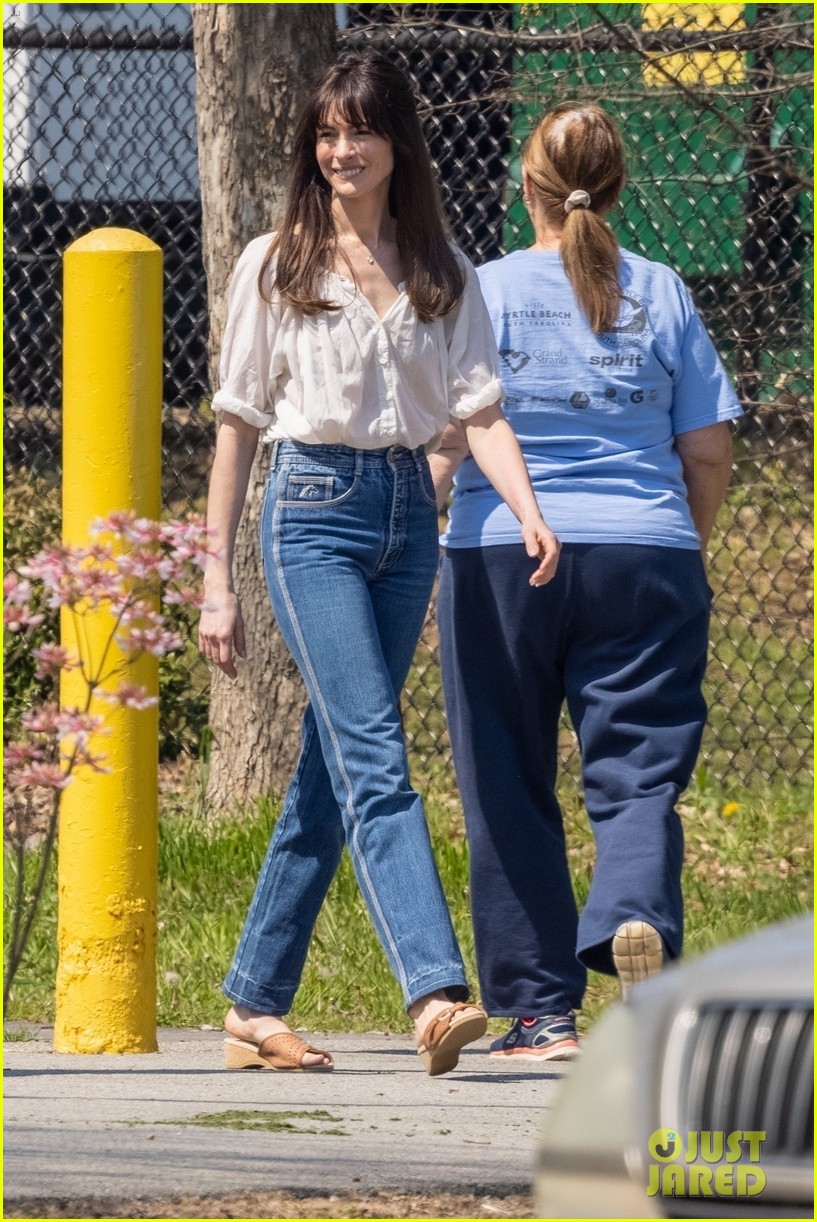 Anne Hathaway Films New Movie 'Flowervale Street' in Atlanta Following ...