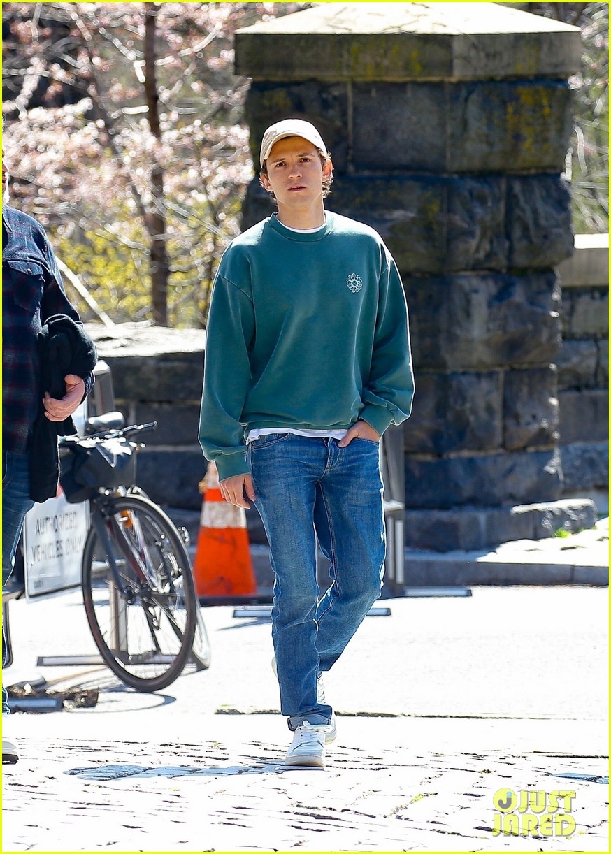 Tom Holland Enjoys Stroll Around Central Park in NYC with Brother Harry ...