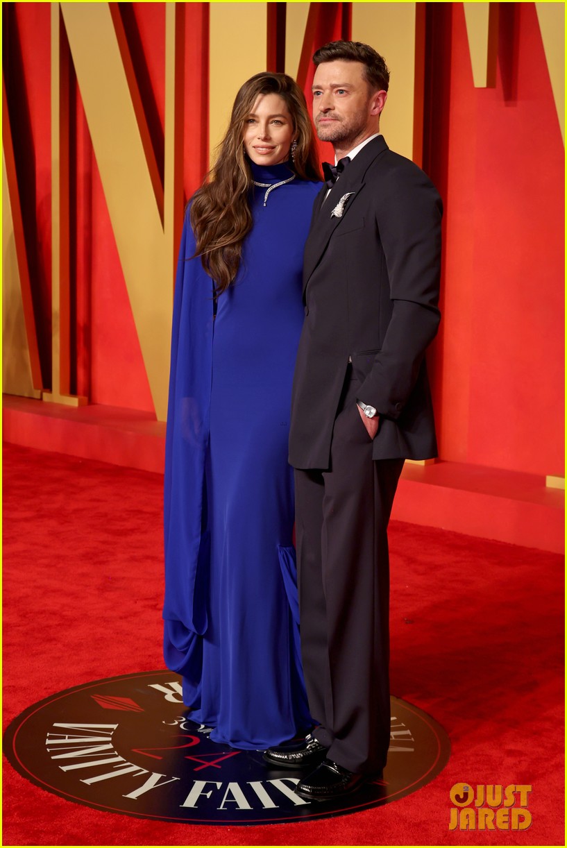 Justin Timberlake & Jessica Biel Cozy Up On Red Carpet at Vanity Fair ...