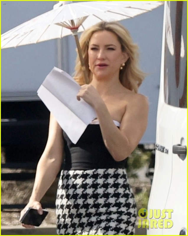 Kate Hudson Gets to Work on Filming Mindy Kaling's Basketball-Inspired ...