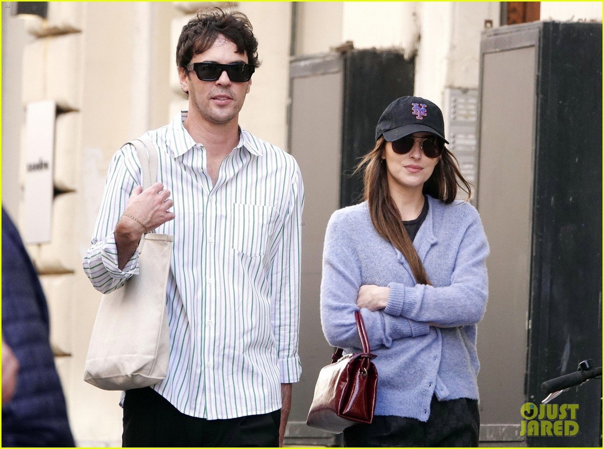 Dakota Johnson & Close Friend Blake Lee Go Sightseeing in Rome: Photo ...