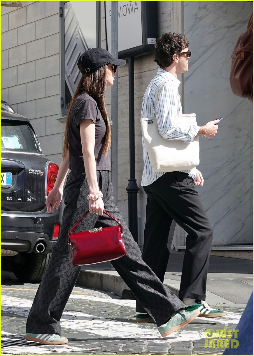 Dakota Johnson & Close Friend Blake Lee Go Sightseeing in Rome: Photo ...