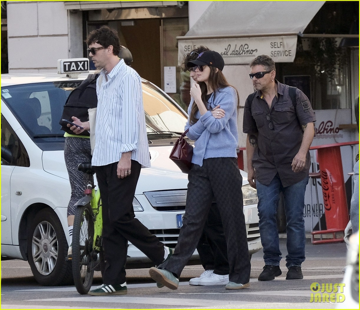 Dakota Johnson & Close Friend Blake Lee Go Sightseeing in Rome: Photo ...