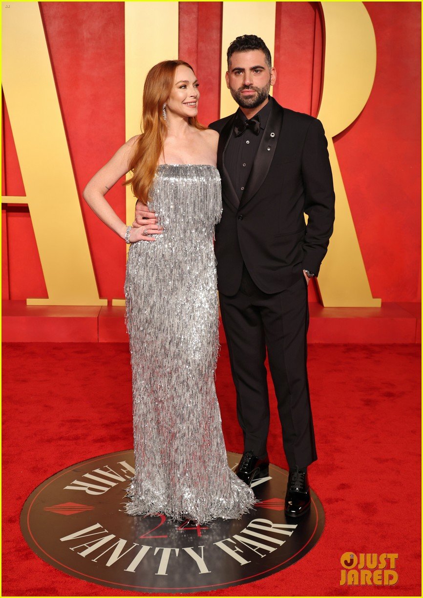 Lindsay Lohan Attends First Vanity Fair Oscar Party Since 2006 With ...
