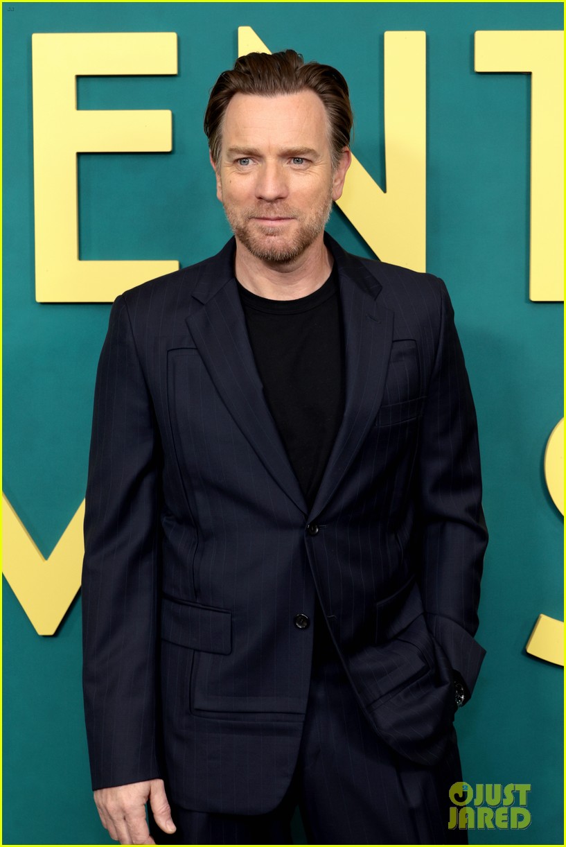 Ewan McGregor & Wife Mary Elizabeth Winstead Get Support from His Daughters Clara & Jamyan at 'A ...