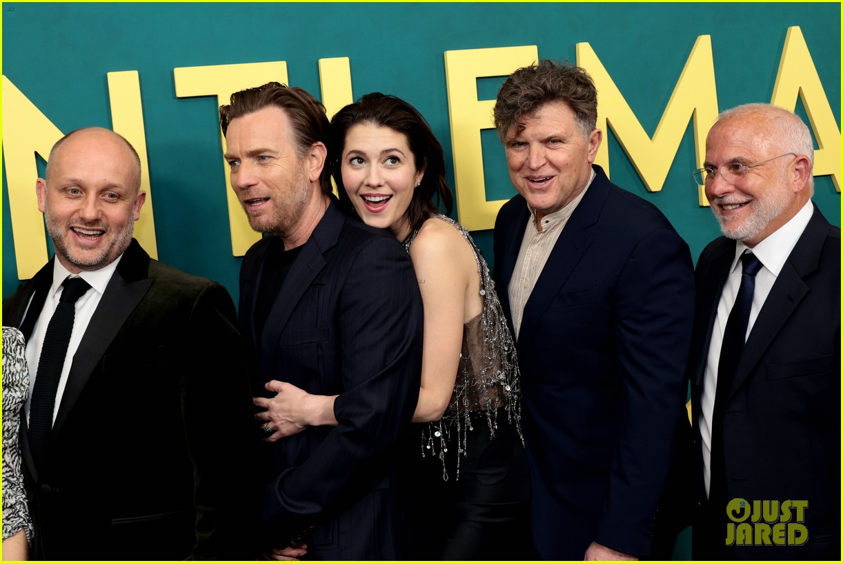 Ewan McGregor & Wife Mary Elizabeth Winstead Get Support from His Daughters Clara & Jamyan at 'A ...