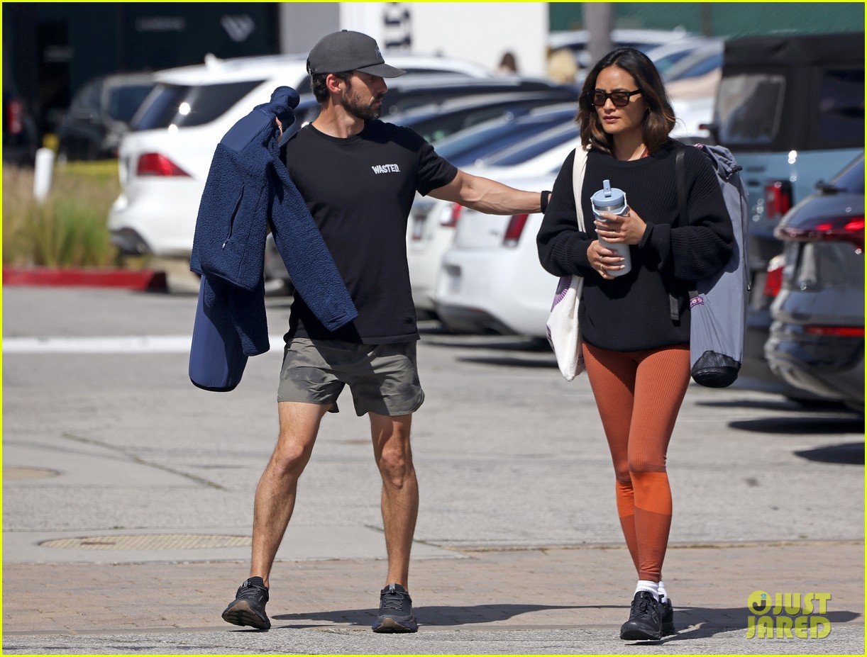 Milo Ventimiglia & Wife Jarah Mariano Hit Up Morning Yoga Class in Rare ...