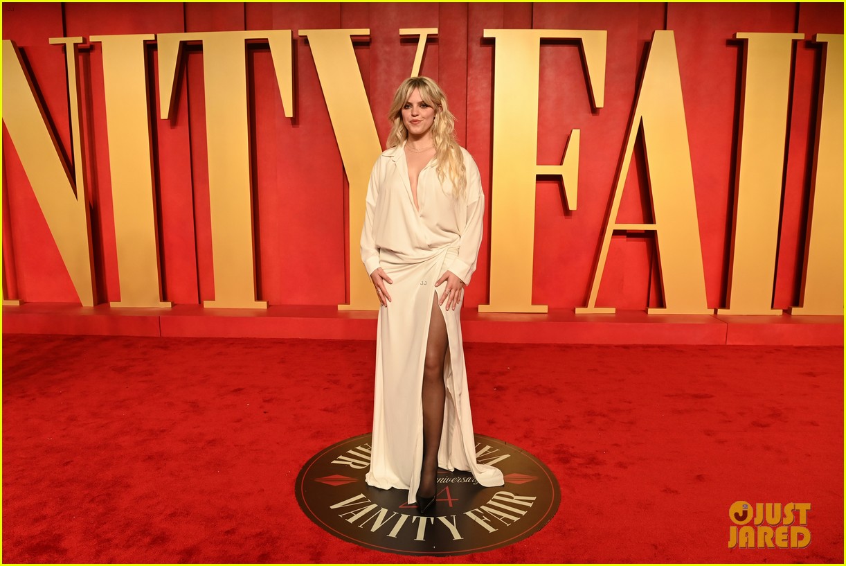 Cardi B, Demi Lovato, Camila Cabello & More Pop Stars Stun at Vanity ...