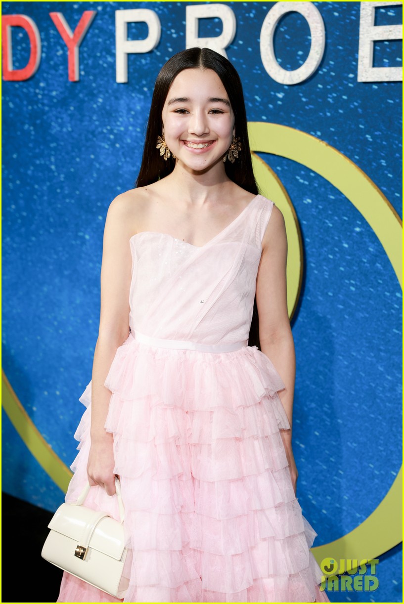 '3 Body Problem' Star Alex Sharp Brings Photos of Missing Cast Members ...