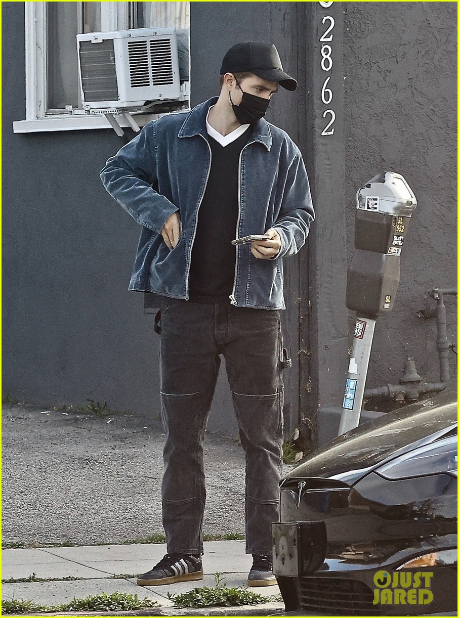 New Dad Robert Pattinson Masks Up During 2 Outings After Welcoming ...