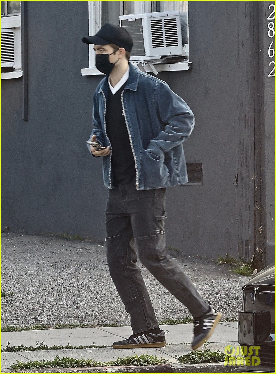 New Dad Robert Pattinson Masks Up During 2 Outings After Welcoming ...