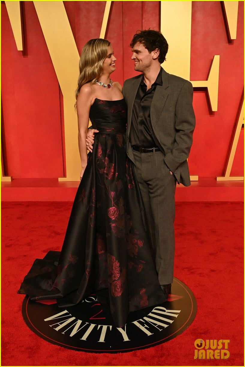 Model Sara Sampaio & Actor Ray Nicholson Make Red Carpet Debut at ...