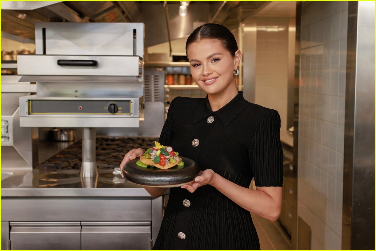 Selena Gomez's New Cooking Show 'Selena + Restaurant' Gets Premiere ...
