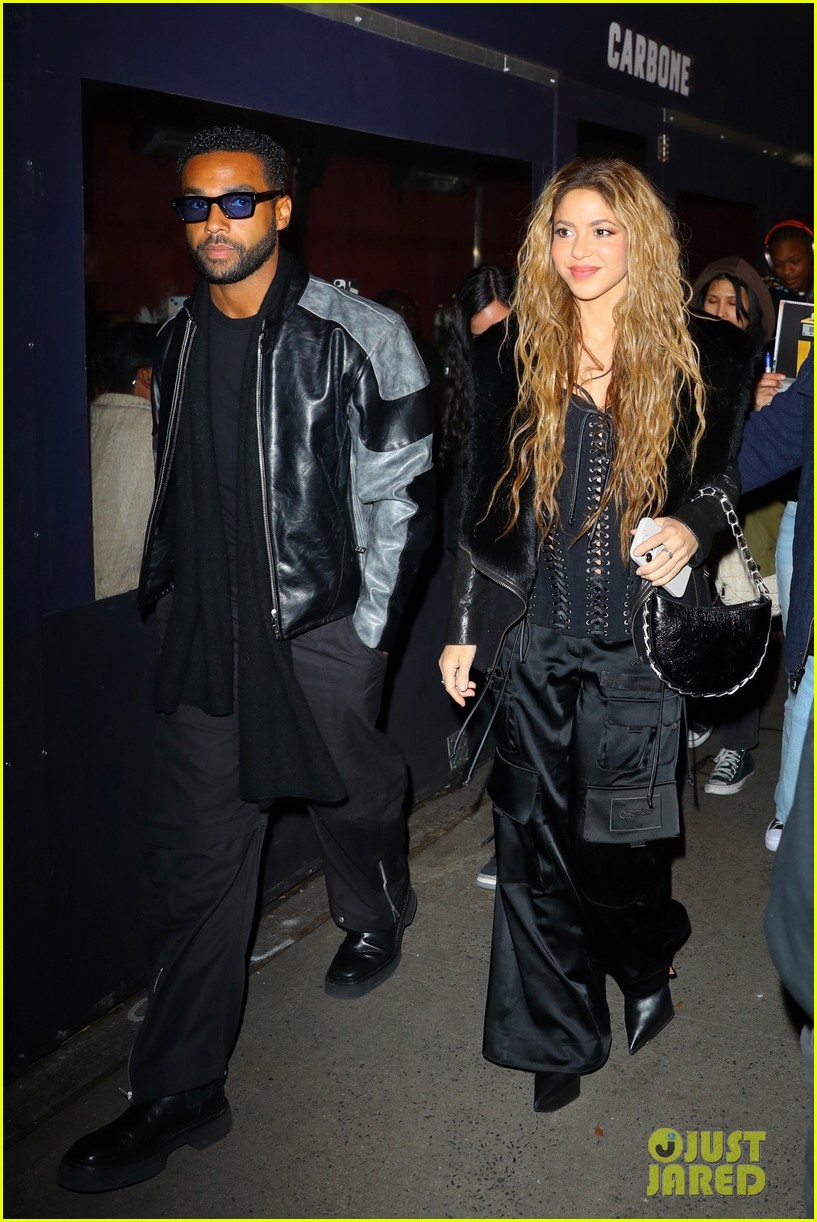 Shakira Grabs Dinner with 'Emily in Paris' Actor Lucien Laviscount ...
