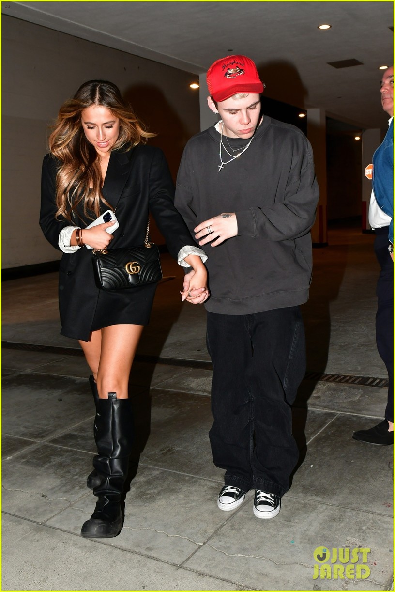 Tate McRae & The Kid LAROI Hold Hands After Dinner Date In Beverly ...