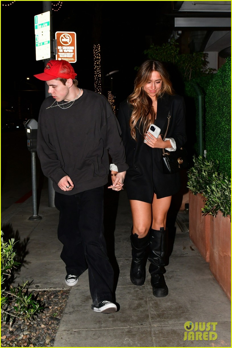 Tate McRae & The Kid LAROI Hold Hands After Dinner Date In Beverly ...