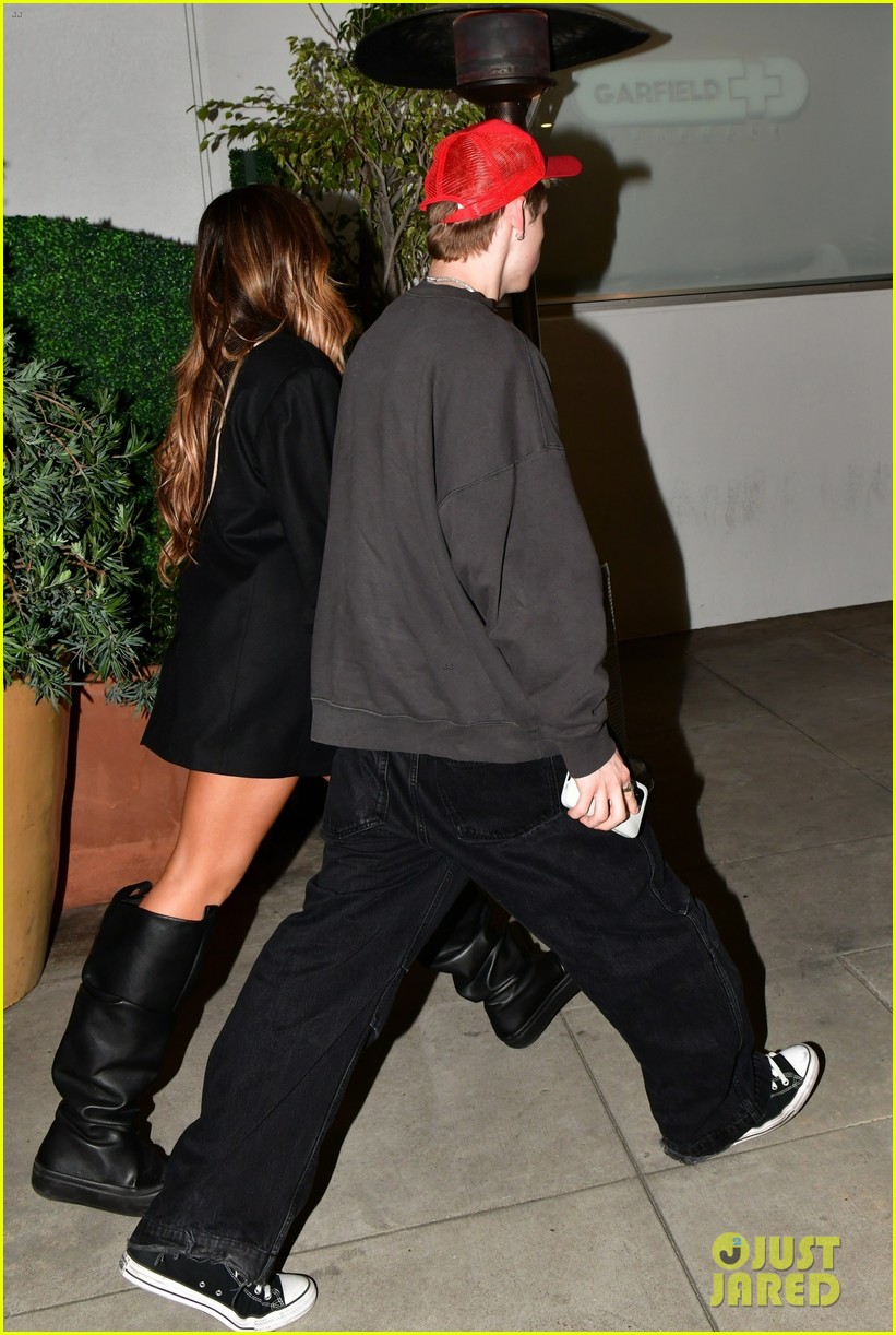 Tate McRae & The Kid LAROI Hold Hands After Dinner Date In Beverly ...