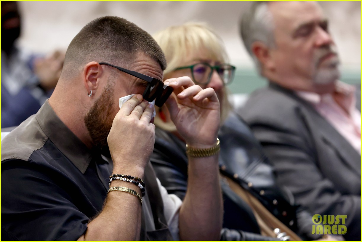 Travis Kelce Breaks Down in Tears at Brother Jason Kelce's Retirement Press Conference: Photo ...