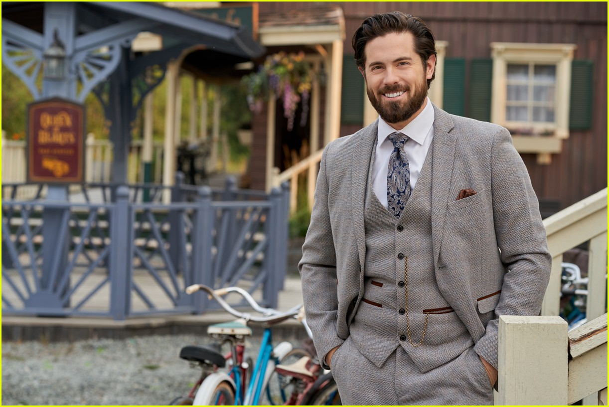 When Calls the Heart's Erin Krakow Weighs In on Team Nathan vs. Team ...