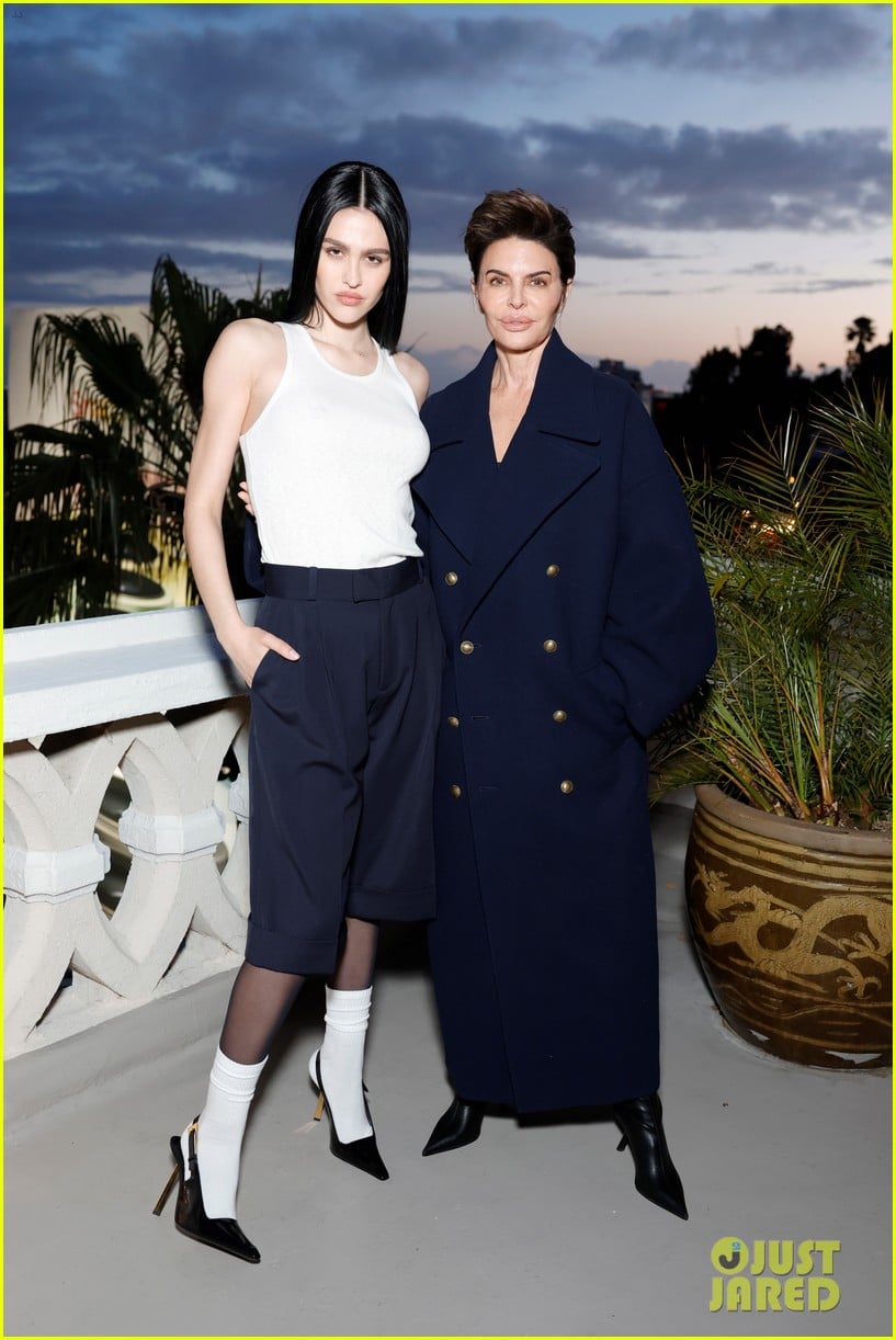 Amelia Gray Gets Support from Mom Lisa Rinna & Sister Delilah Belle ...