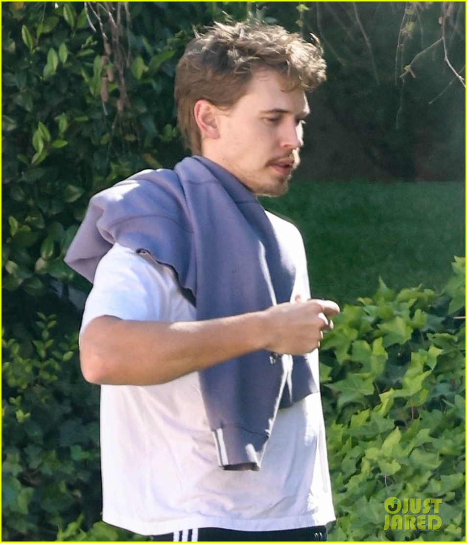 Austin Butler Spends the Day with a Friend in Los Feliz: Photo 5030034 ...