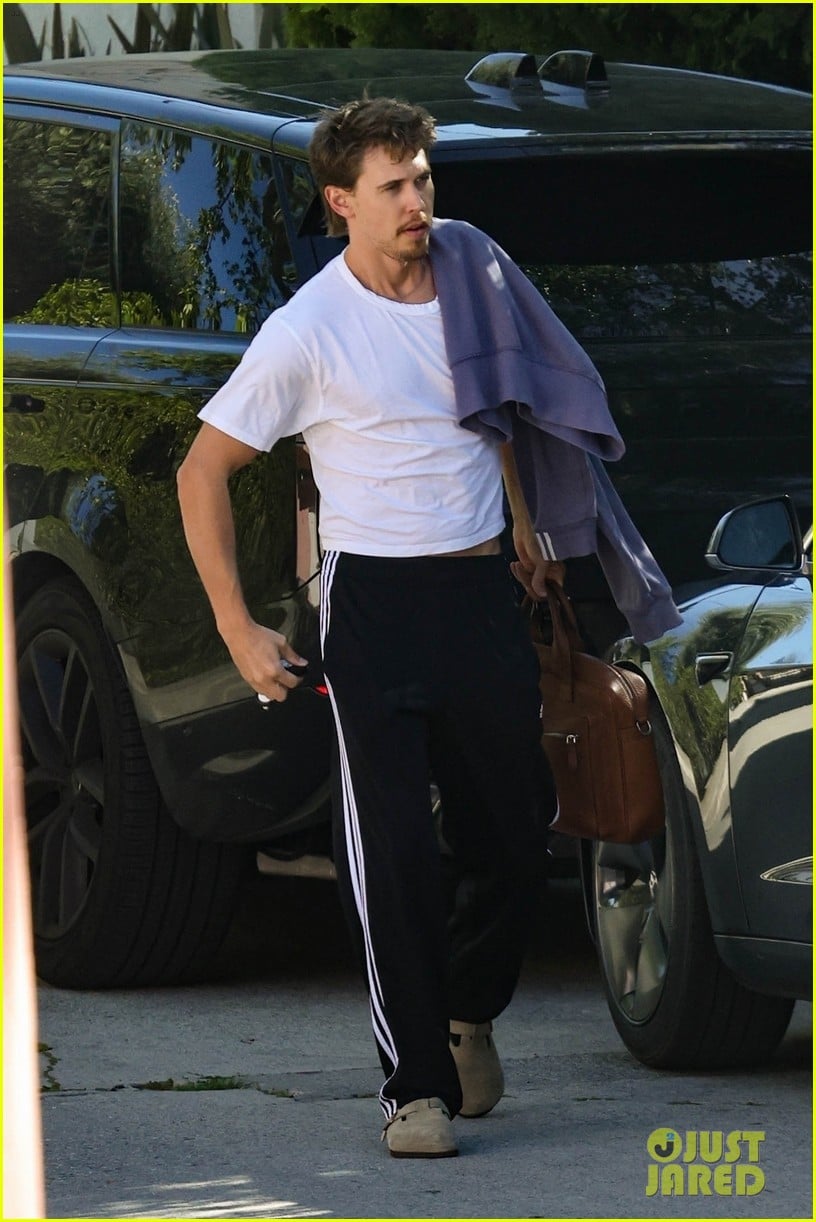 Austin Butler Spends the Day with a Friend in Los Feliz: Photo 5030035 ...