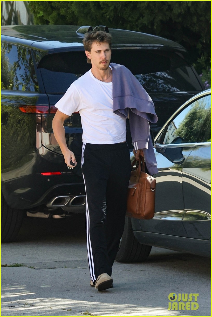 Austin Butler Spends the Day with a Friend in Los Feliz: Photo 5030037 ...