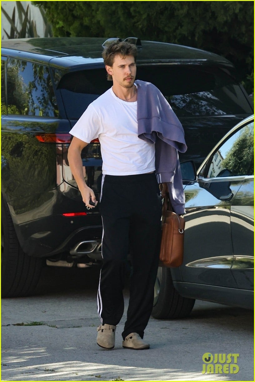Austin Butler Spends the Day with a Friend in Los Feliz: Photo 5030039 ...
