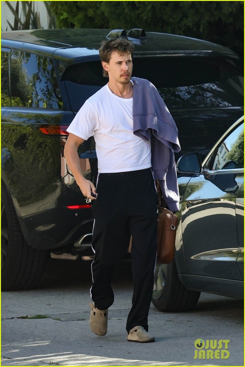 Austin Butler Spends the Day with a Friend in Los Feliz: Photo 5030042 ...