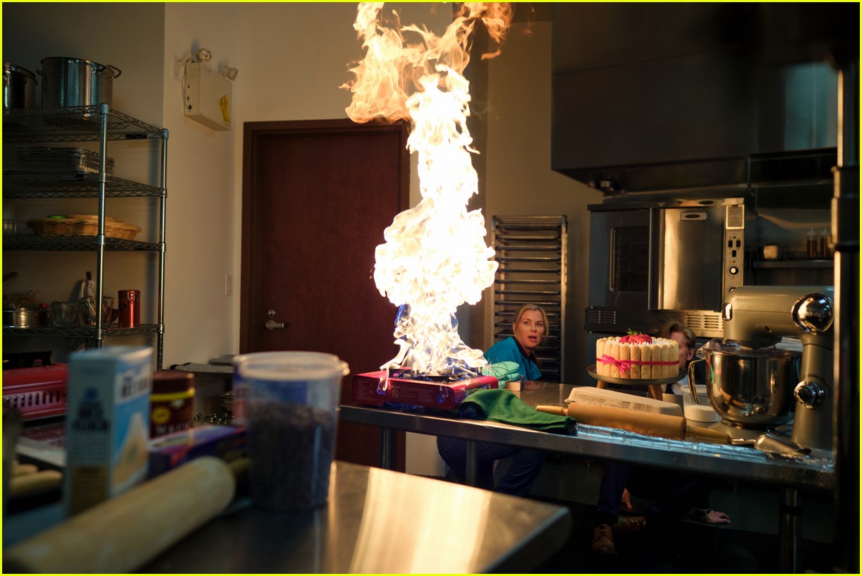 'One Bad Apple: A Hannah Swensen Mystery' - 2 Big Hallmark Stars ...