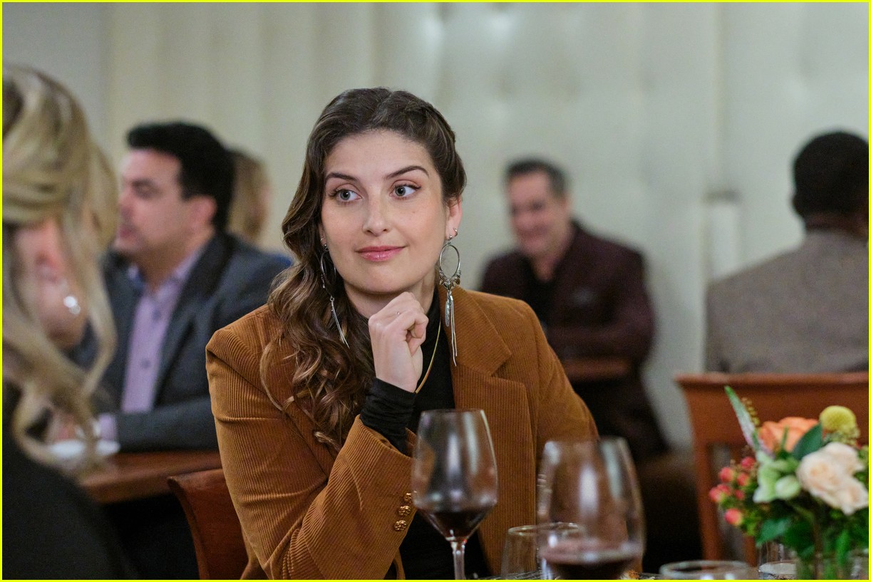 'One Bad Apple: A Hannah Swensen Mystery' - 2 Big Hallmark Stars ...