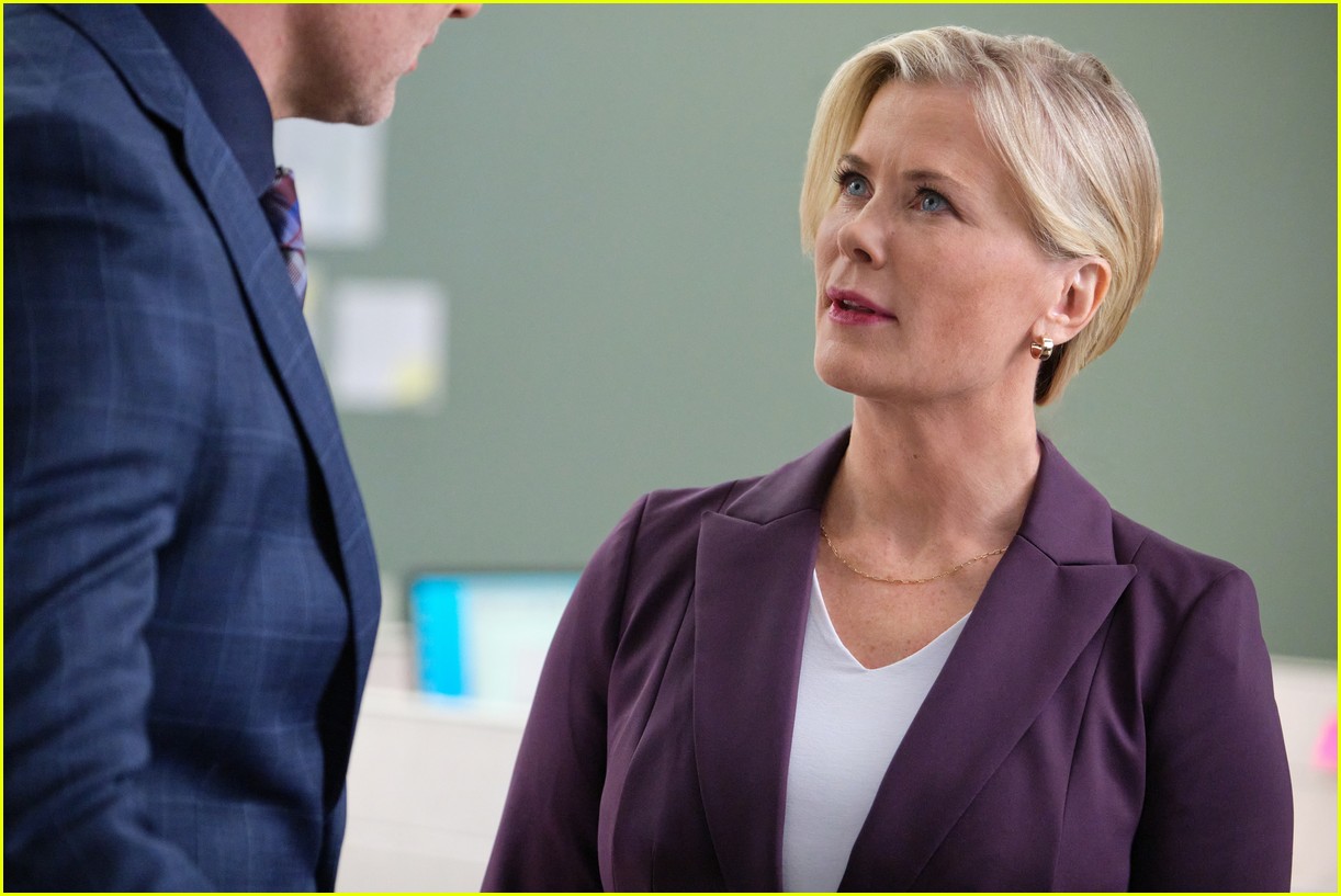 'One Bad Apple: A Hannah Swensen Mystery' - 2 Big Hallmark Stars ...