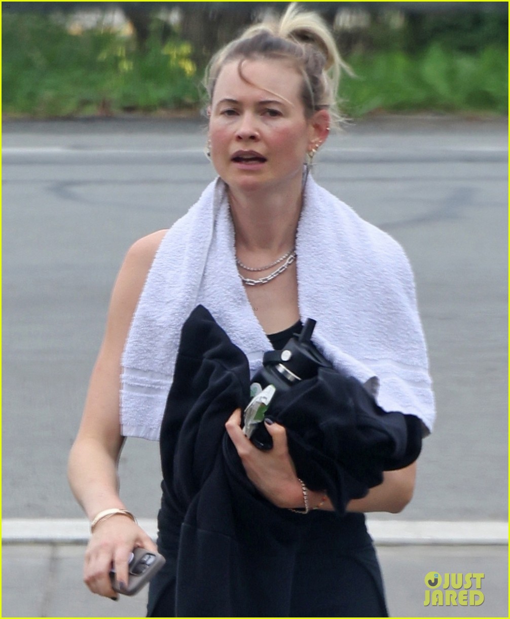 Adam Levine & Wife Behati Prinsloo Get in Couples Workout in Santa ...