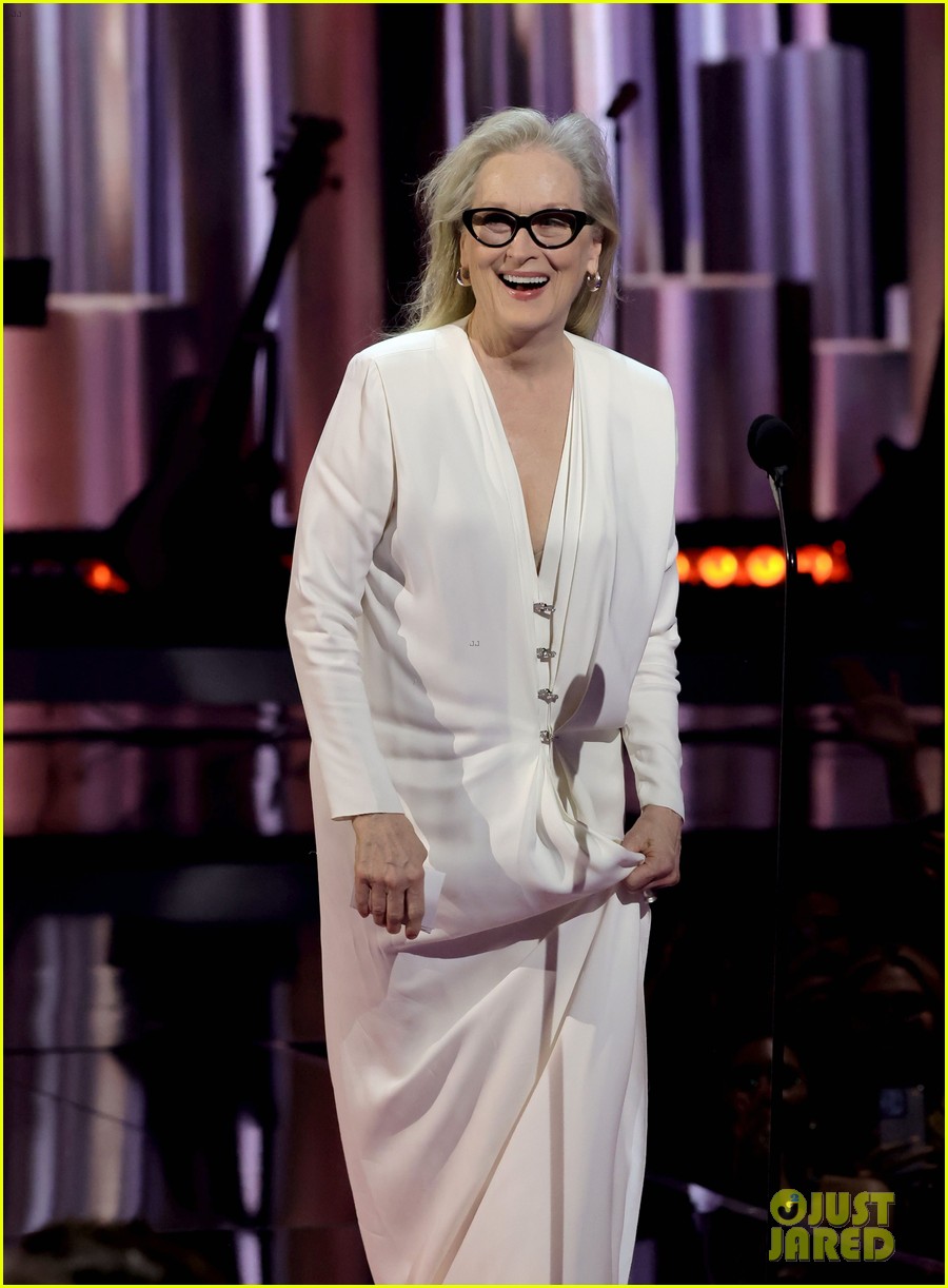 Meryl Streep & Jennifer Hudson Pay Tribute to Icon Award Winner Cher at ...