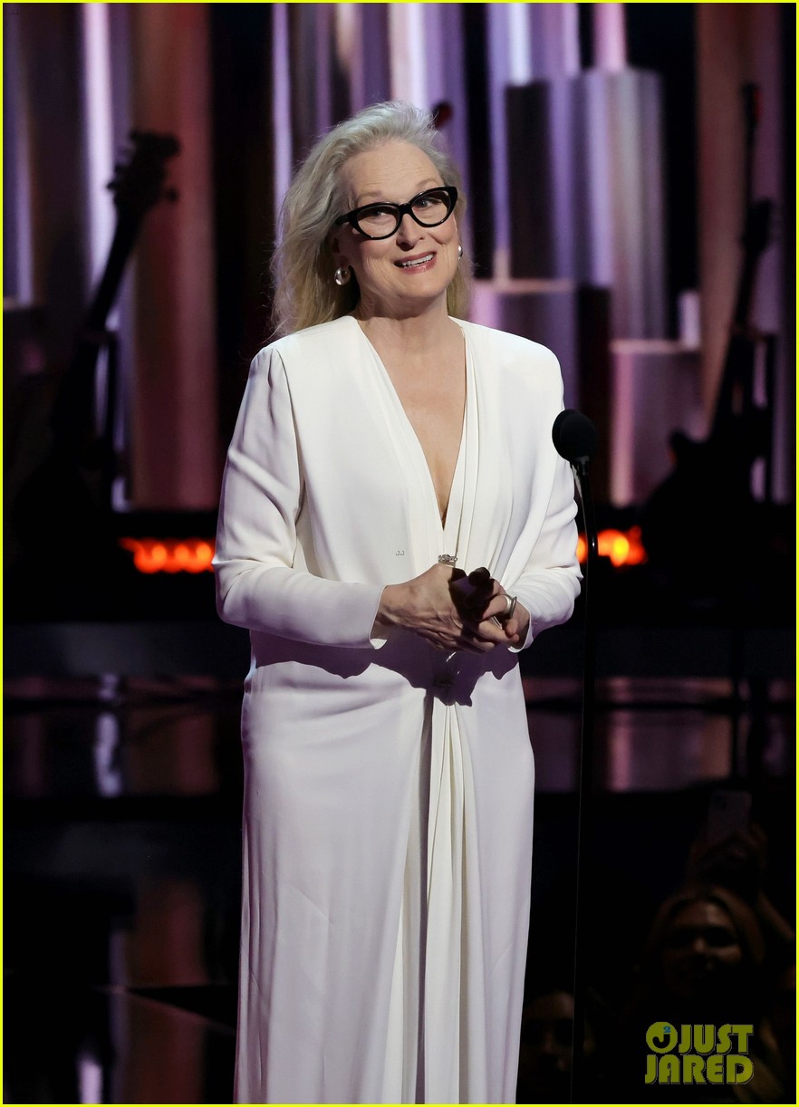 Meryl Streep & Jennifer Hudson Pay Tribute to Icon Award Winner Cher at ...