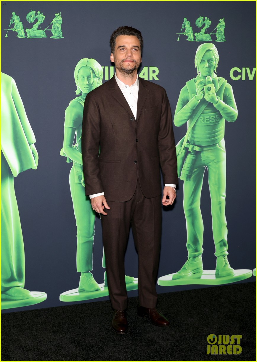 Kirsten Dunst & Jesse Plemons Join Cailee Spaeny at 'Civil War ...