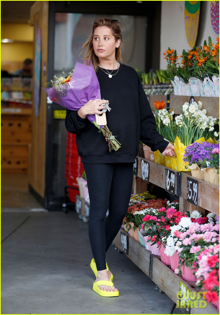 Celebs Like Ashley Tisdale & Olivia Culpo Are Wearing Crocs' New ...