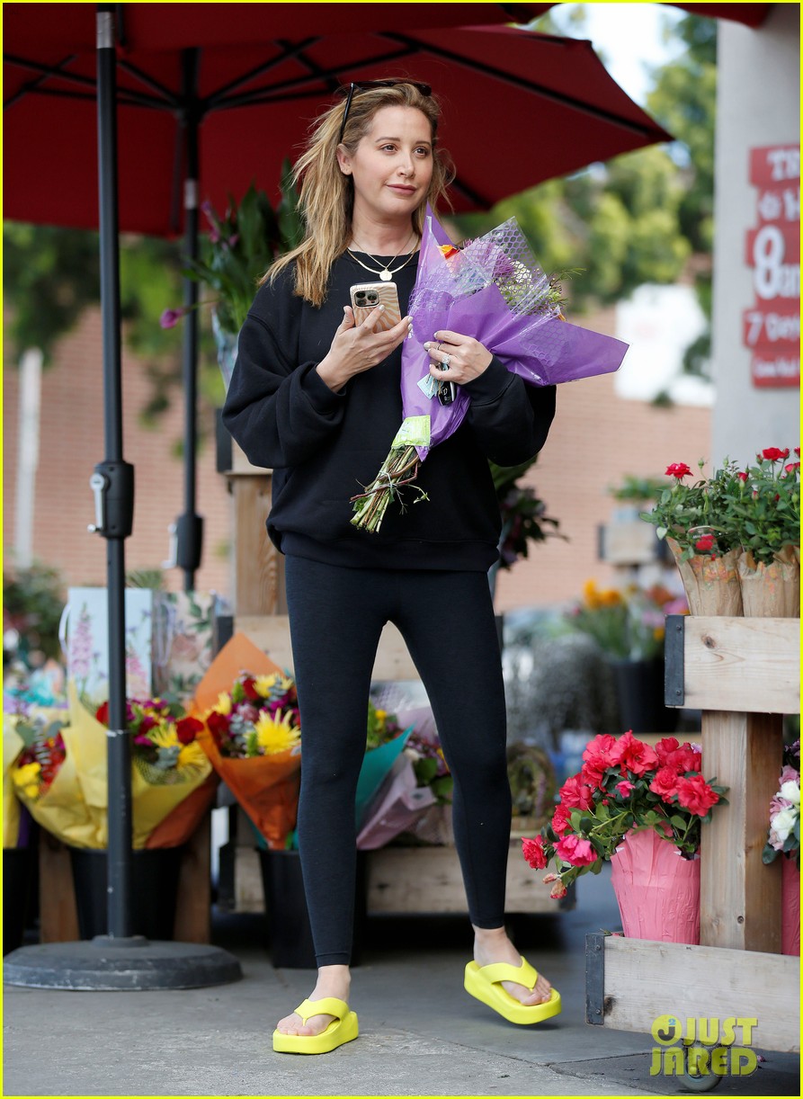 Celebs Like Ashley Tisdale & Olivia Culpo Are Wearing Crocs' New ...