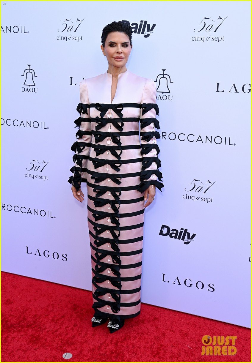 Doja Cat Brings Glass of Wine & Suitcase to Daily Front Row Fashion ...