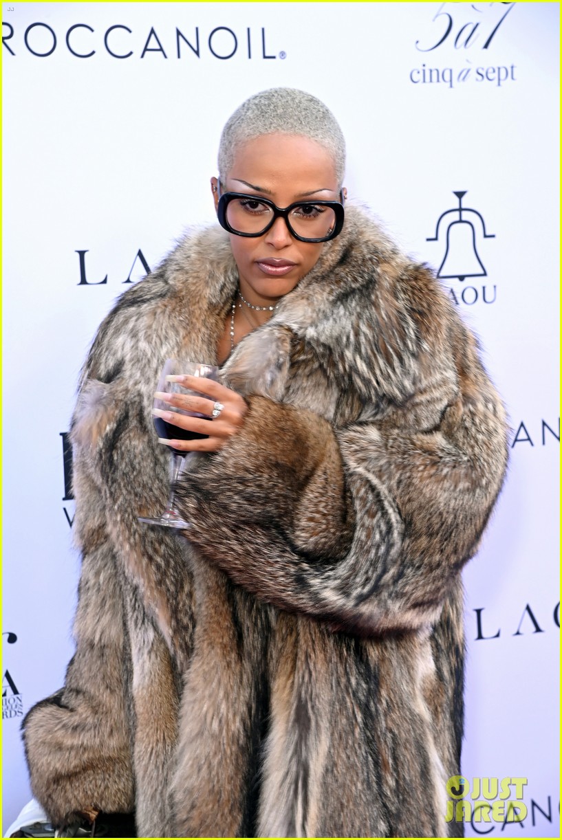 Doja Cat Brings Glass of Wine & Suitcase to Daily Front Row Fashion ...