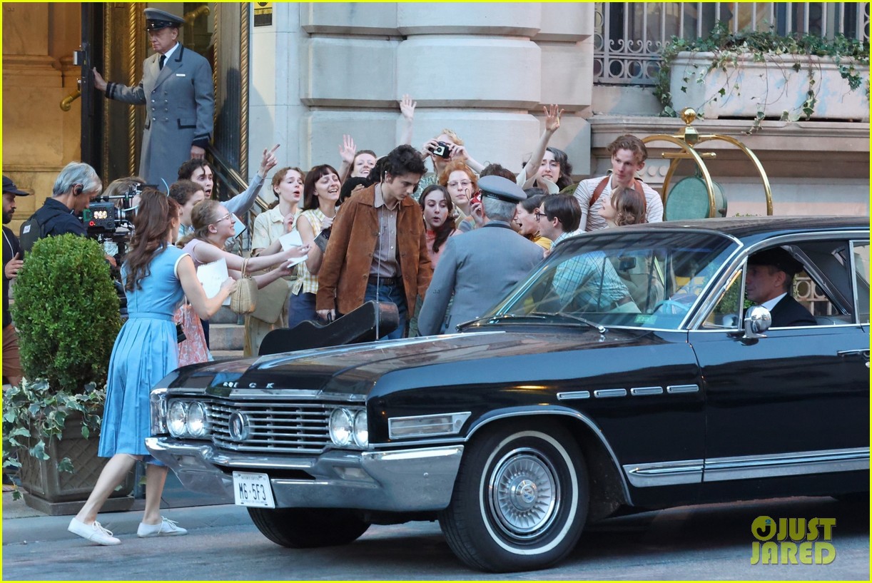 Elle Fanning And Kristen Stewart