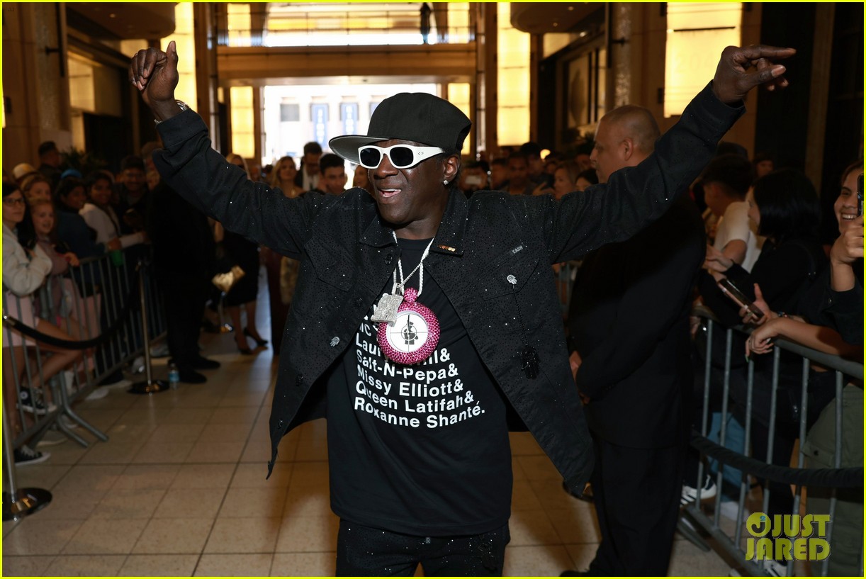 These Videos of Flavor Flav Meeting Celebs at iHeart Awards 2024 Are ...