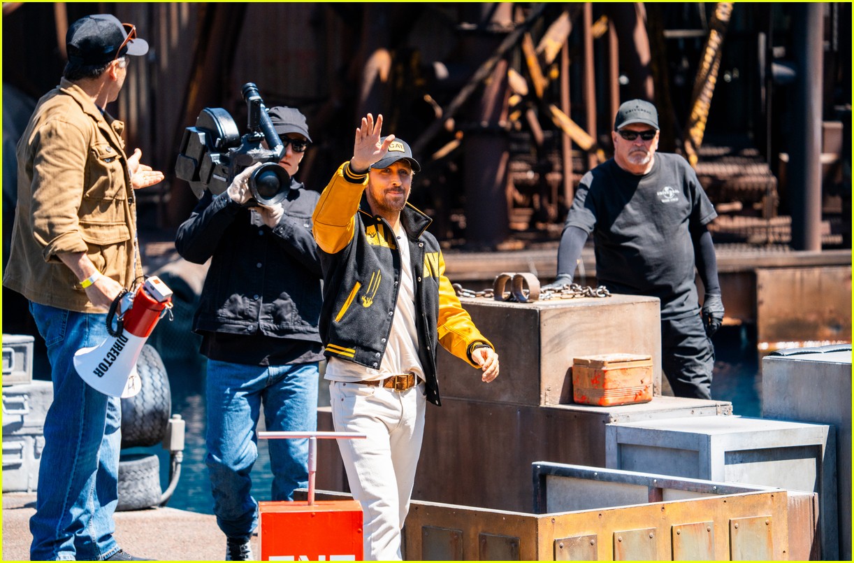 Ryan Gosling Makes Surprise Appearance at Universal Studios Stunt Show ...