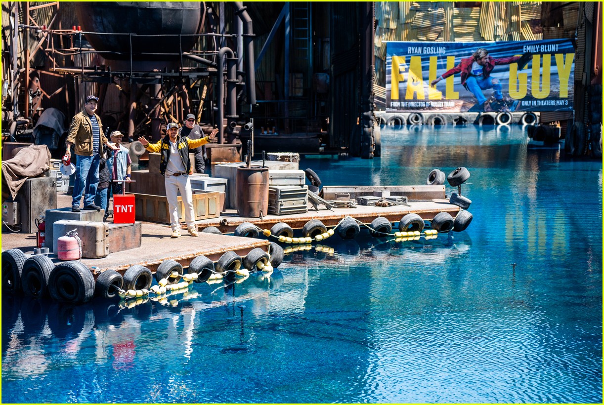 Ryan Gosling Makes Surprise Appearance at Universal Studios Stunt Show ...