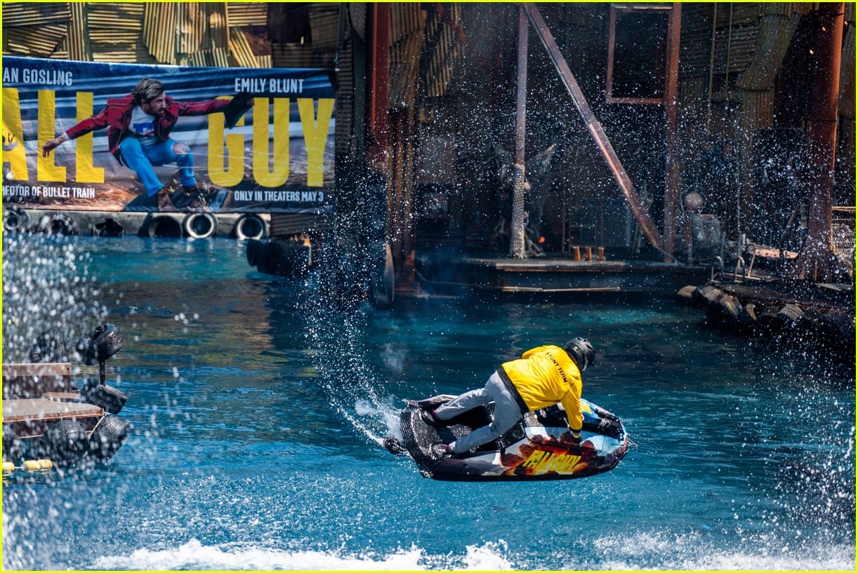 Ryan Gosling Makes Surprise Appearance at Universal Studios Stunt Show ...