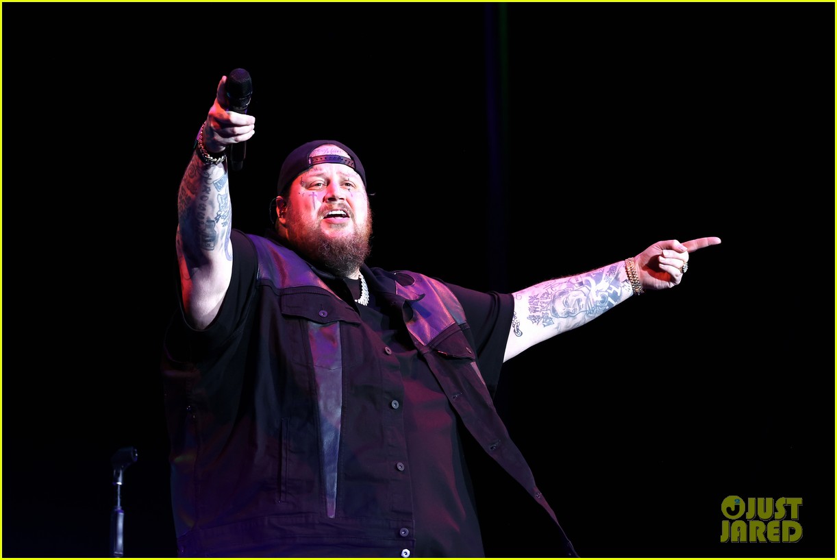 Jelly Roll Brings Out Daughter Bailey Ann During Stagecoach 2024 Set ...