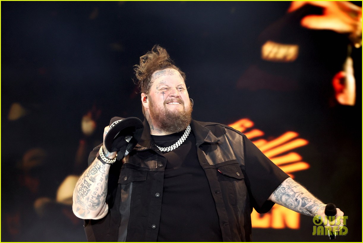 Jelly Roll Brings Out Daughter Bailey Ann During Stagecoach 2024 Set ...