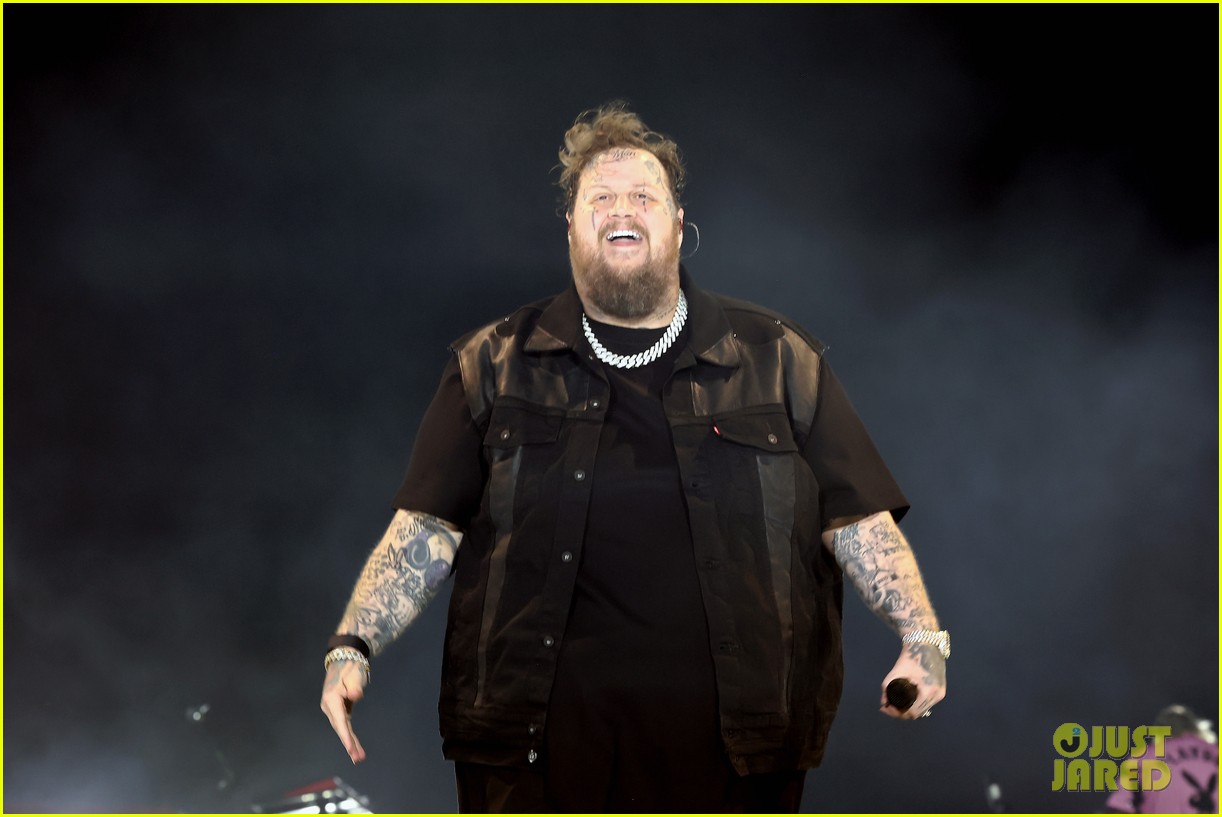 Jelly Roll Brings Out Daughter Bailey Ann During Stagecoach 2024 Set ...