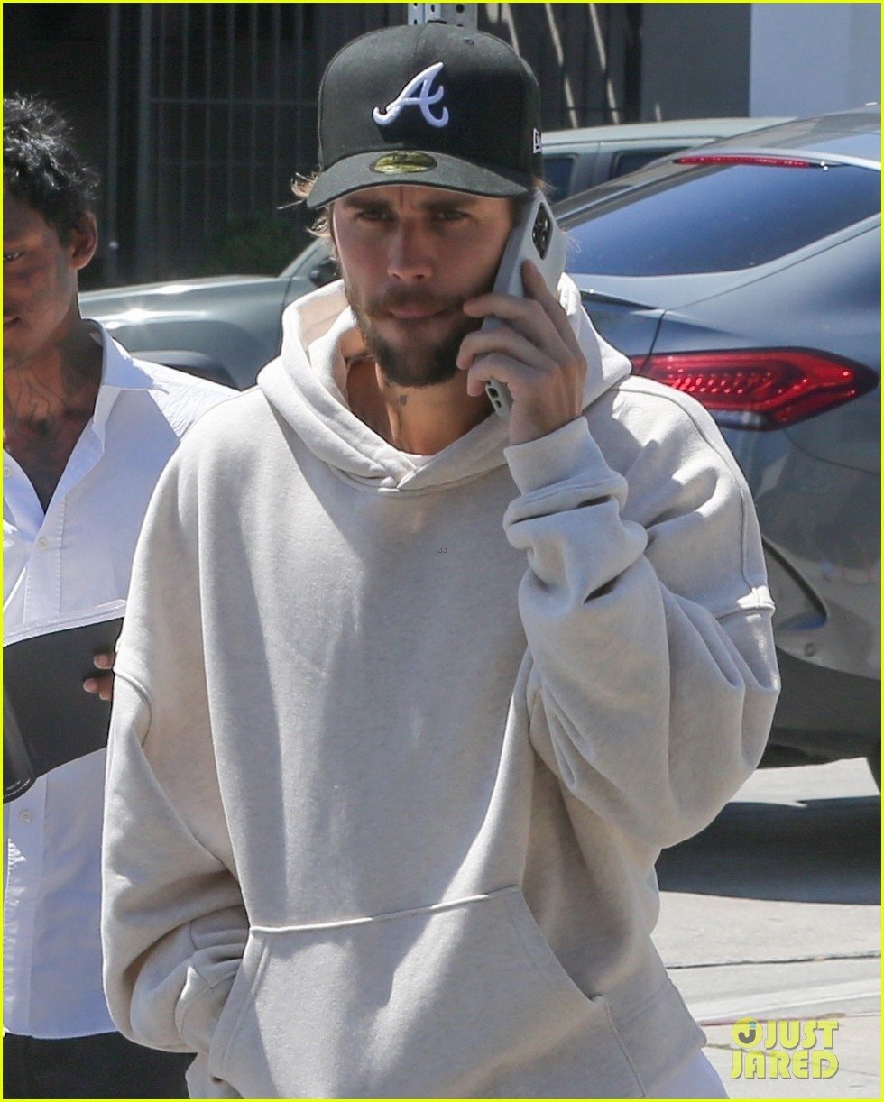 Justin Bieber Enjoys Dinner with Friends at Celeb Hotspot Sushi Park in L.A.: Photo 5031766 ...
