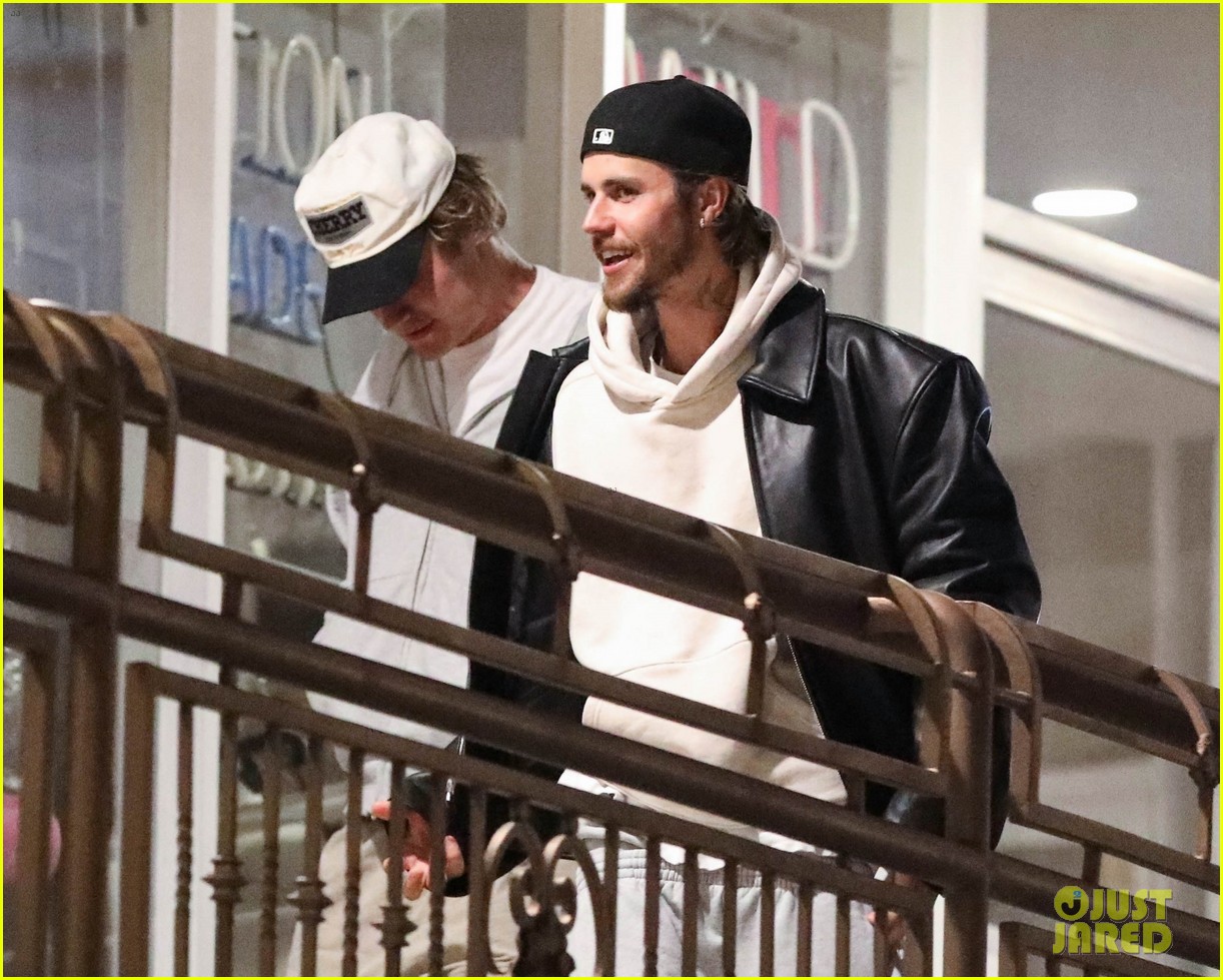 Justin Bieber Enjoys Dinner with Friends at Celeb Hotspot Sushi Park in L.A.: Photo 5031767 ...